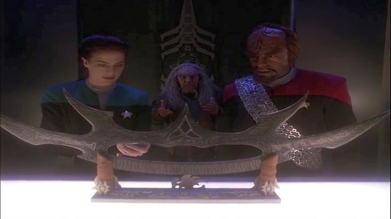 Star Trek - The First Bat'leth. - YouTube
