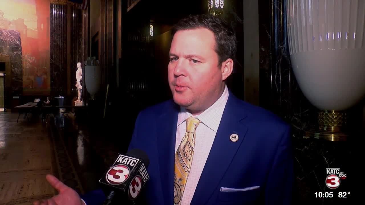 Lawmakers apologize for bar fight over bill - YouTube