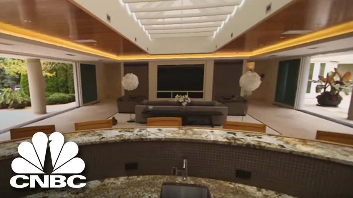 Baller Mansion Built By A Billionaire Baller - YouTube