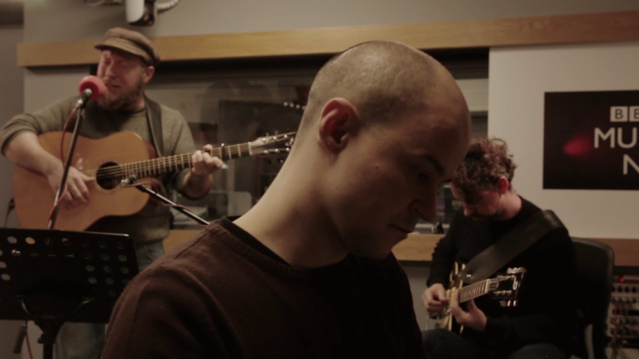 SOMEWHERE TO RUN TO - MATT McGINN - LIVE @ THE BBC with Ralph McLean ...