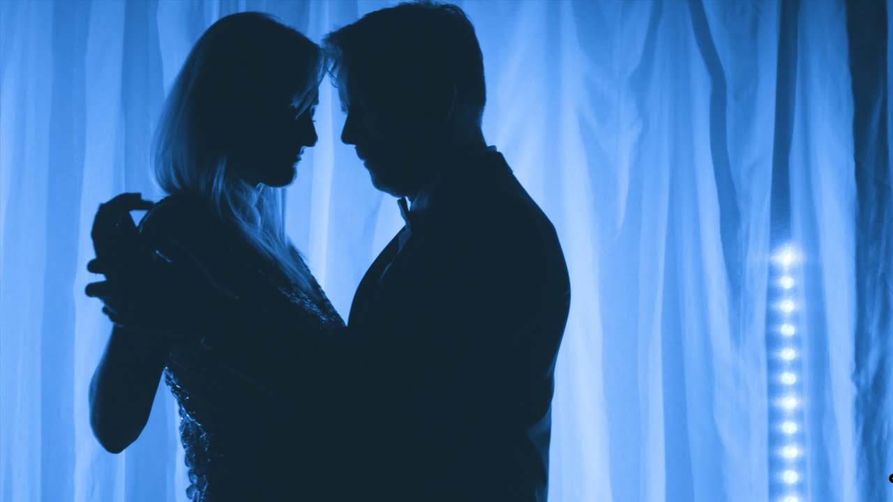 BosaZnova - Ljubi me, ljubi nocoj (Official video) - YouTube