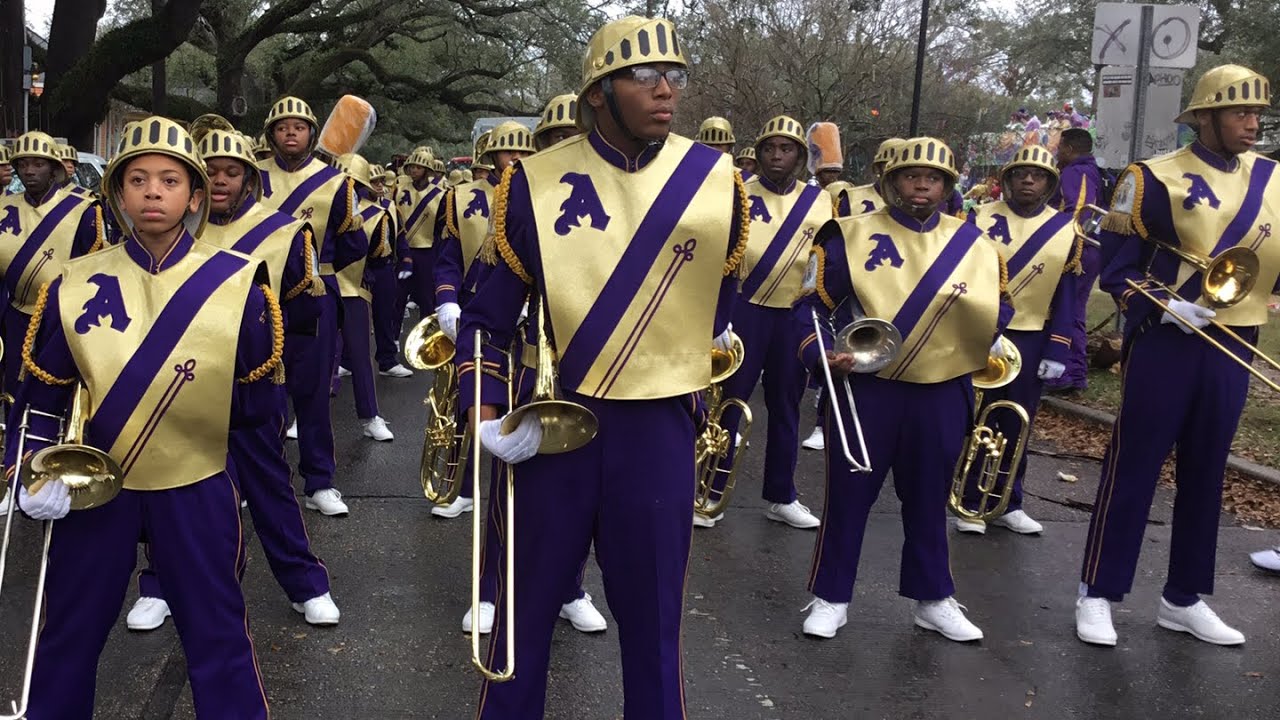 LIVE PURPLE CAM: Marching 100 @ Freret Parade #1 - YouTube
