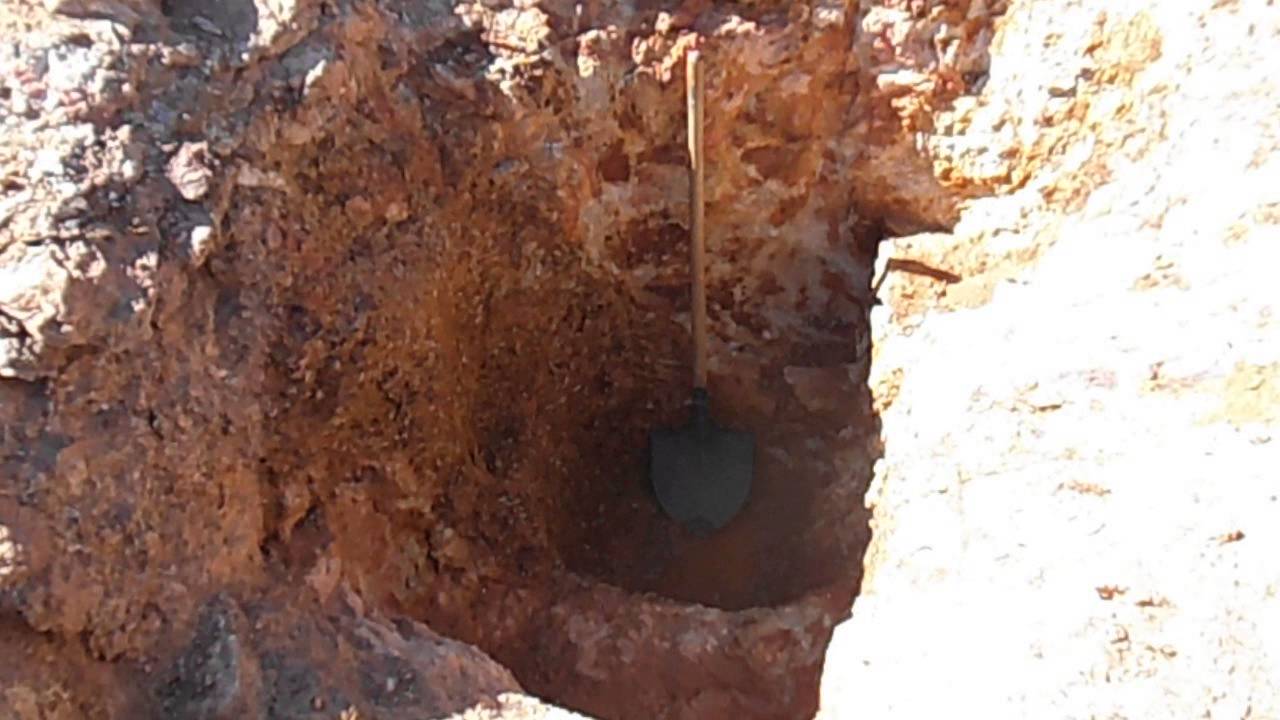 Western Australia Gold Digging - YouTube