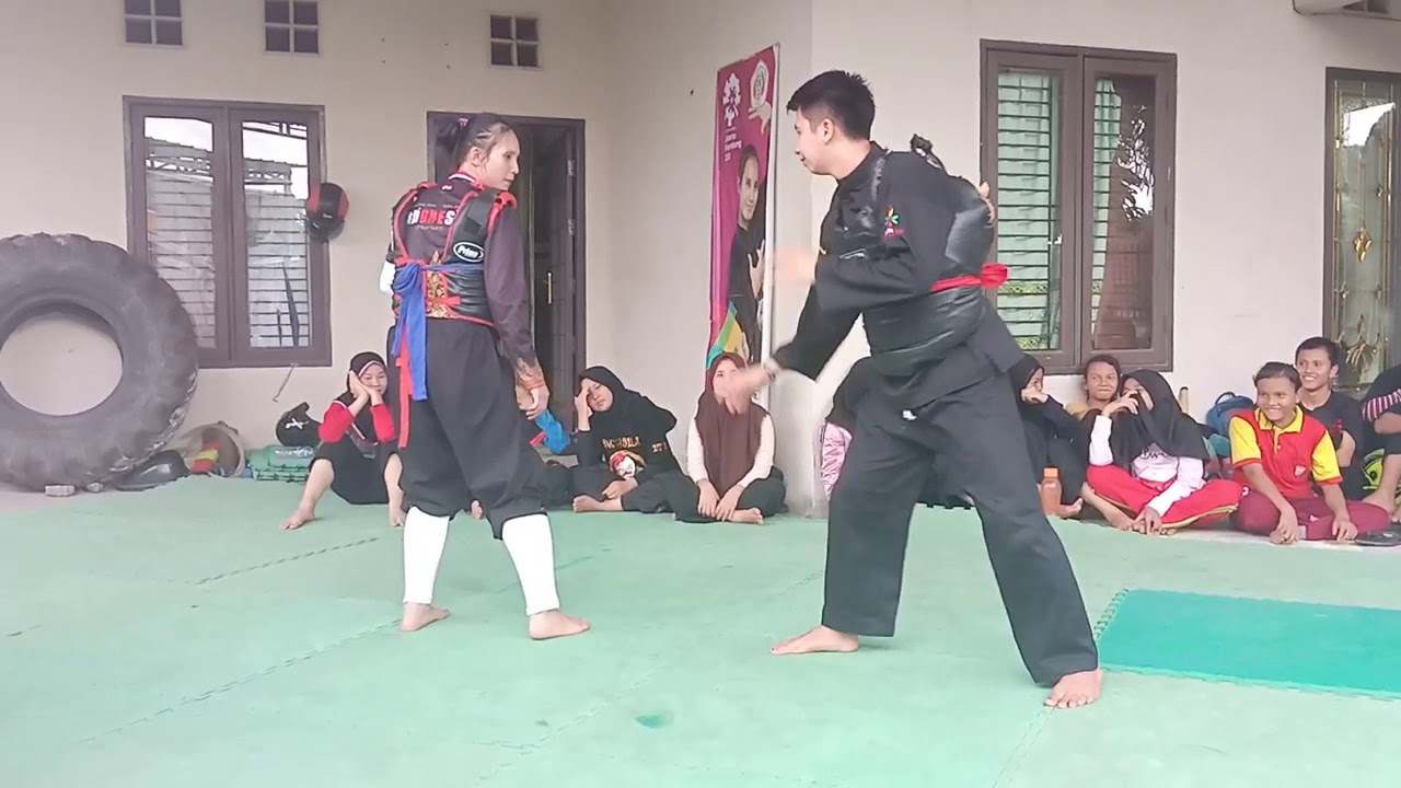 Belajar Sparing Silat Sama Suami - YouTube