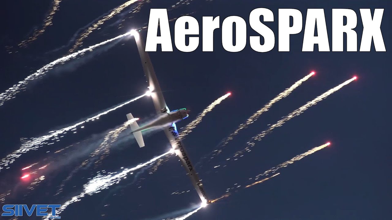 Fire Breathing Planes In Night Airshow - AeroSPARX - Flygfesten 2022 ...