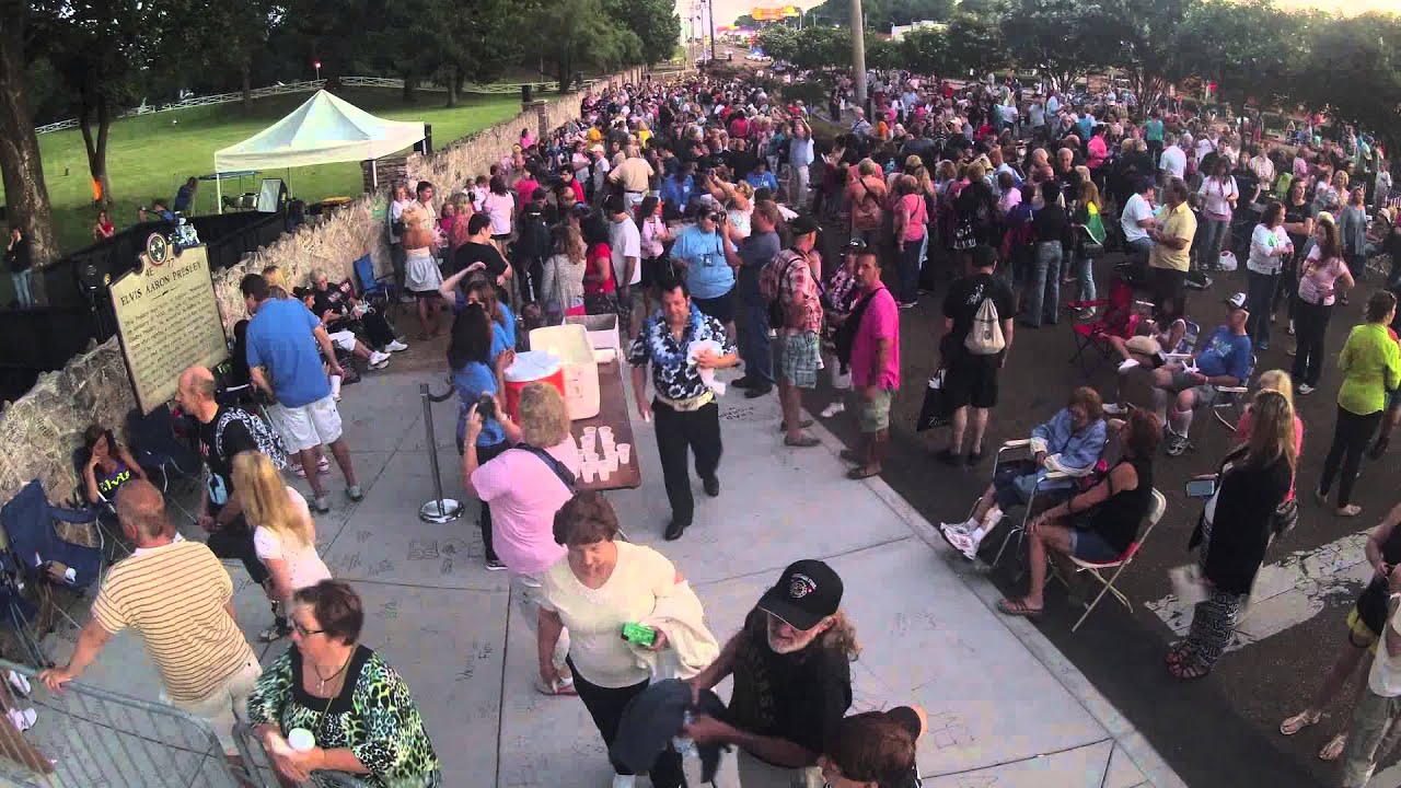 Elvis Week 2013 Candlelight Vigil Time-Lapse - YouTube