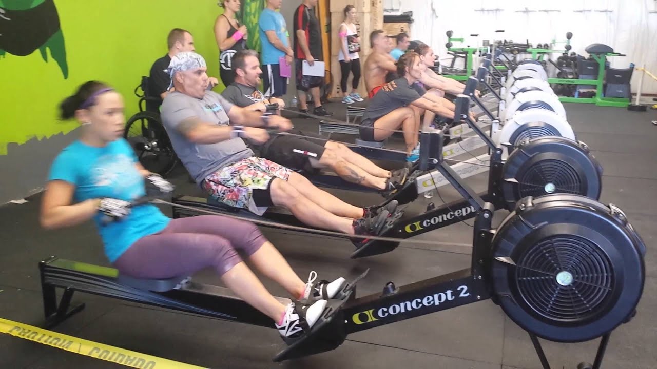 Beck getting her row on. 2000m - YouTube