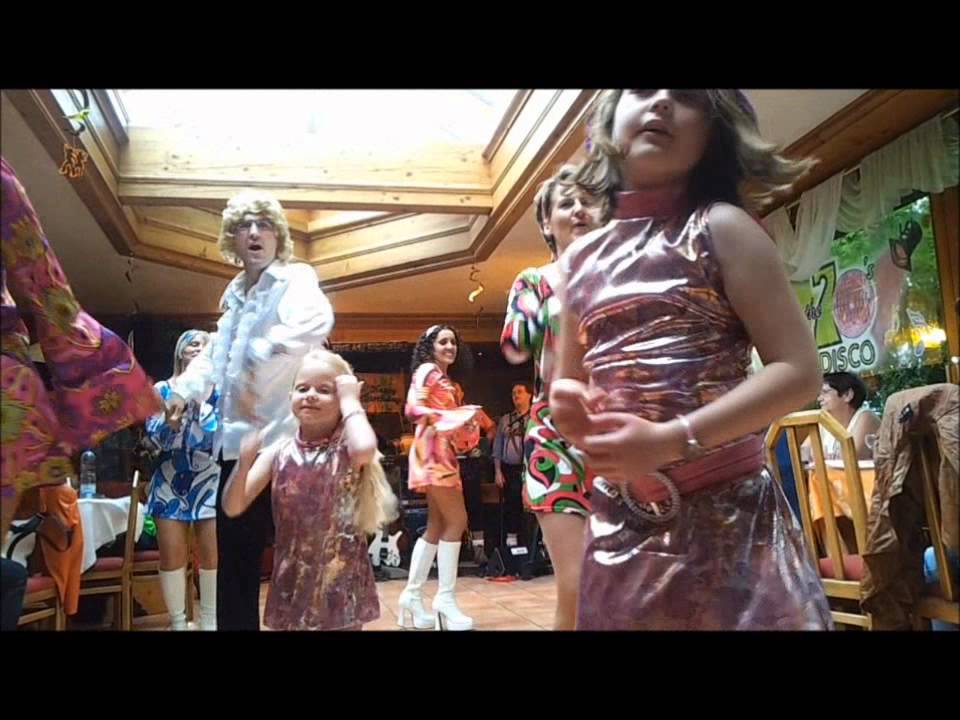 Cloclo et ses clodettes au Petit Kohlberg - YouTube