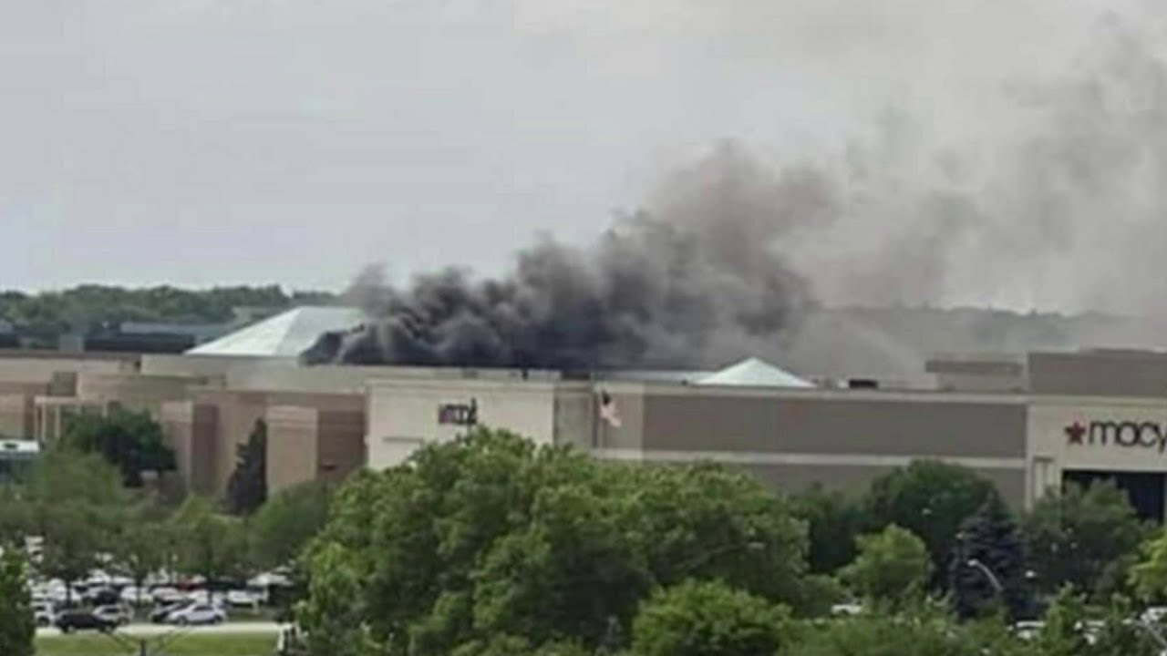 Fire at Somerset Collection in Troy - YouTube