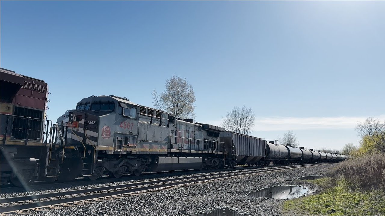 Grey Ghost Sighting in Upstate NY! CSX B725 w/ KCS Leaders! (4/26/24 ...