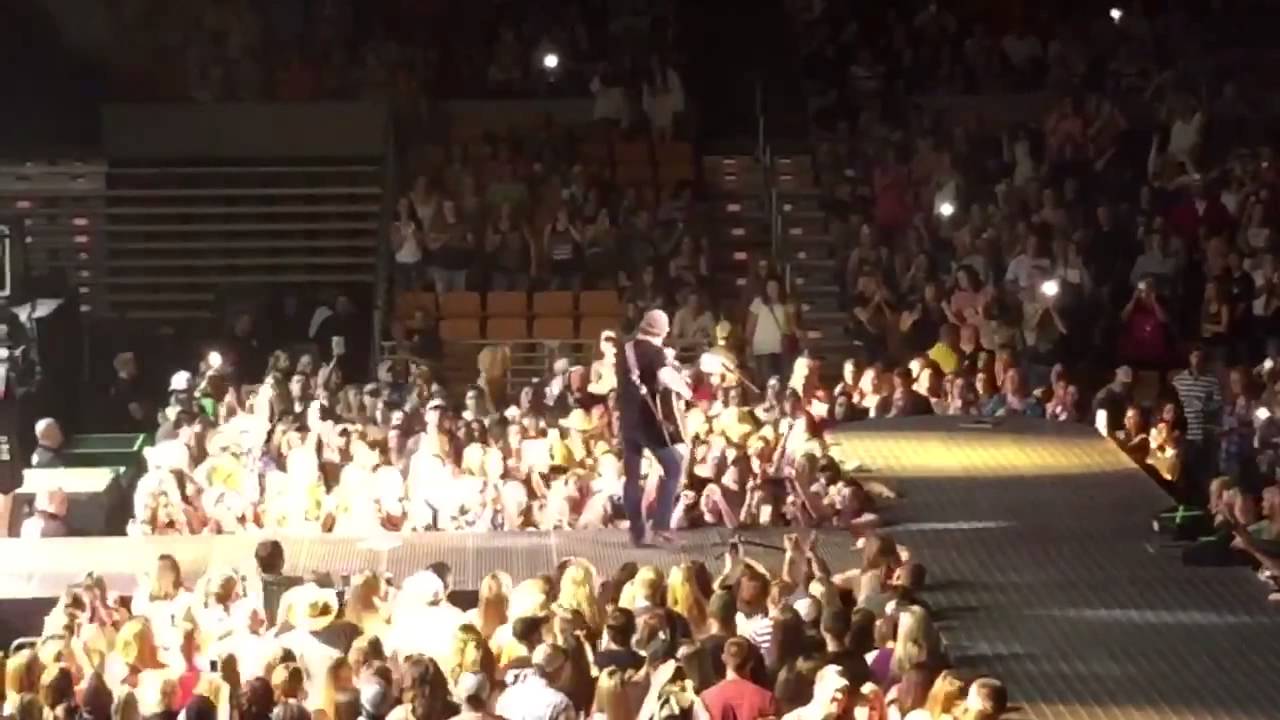 Tyler Farr Concert Footage - YouTube