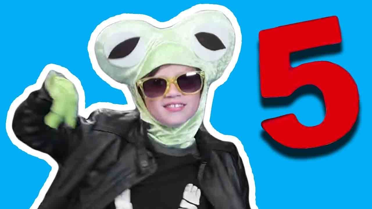 5 LITTLE SPECKLED FROGS | Rocking Frogs! | Nursery Rhymes - YouTube