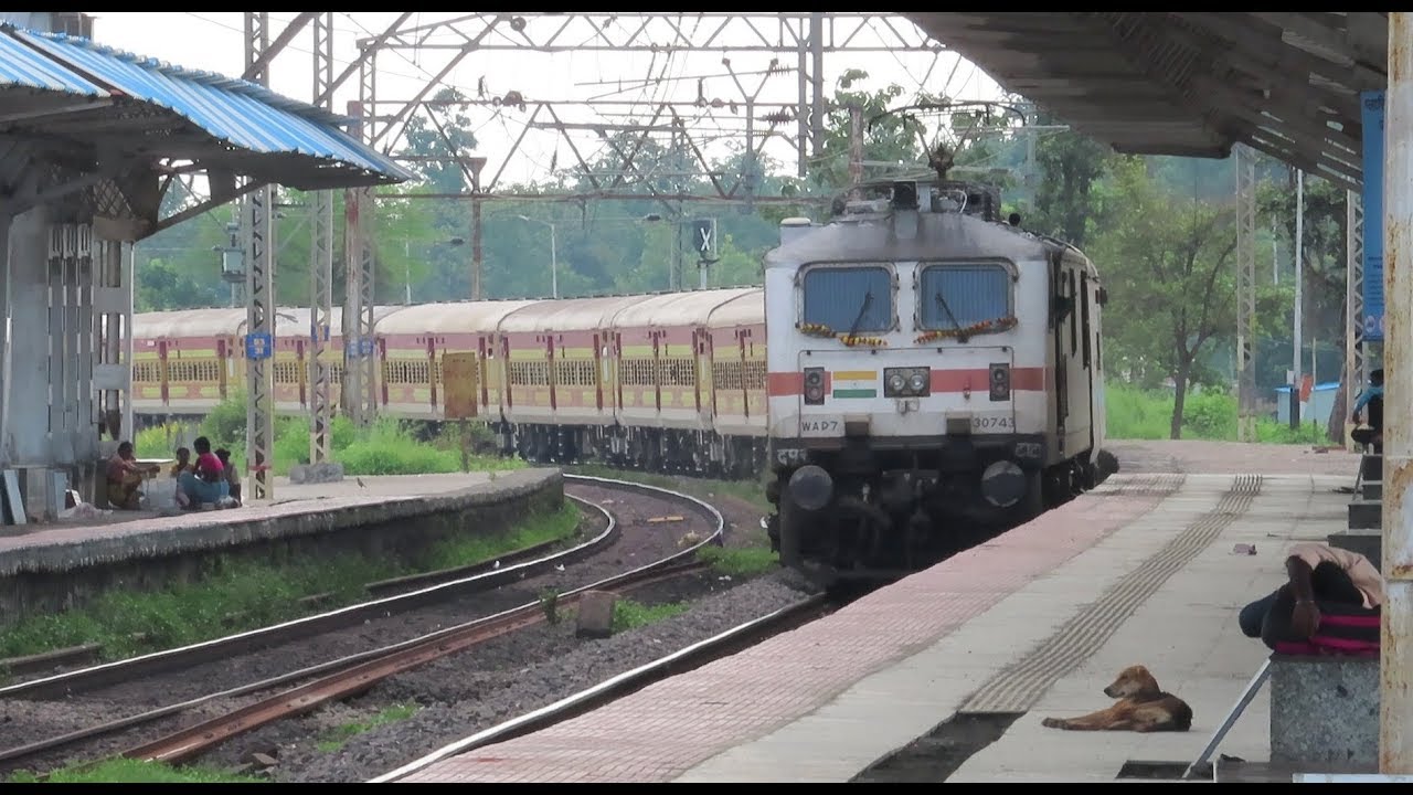 Classic Train Stylish Entry : Mumbai LTT Tatanagar Express with TATA ...