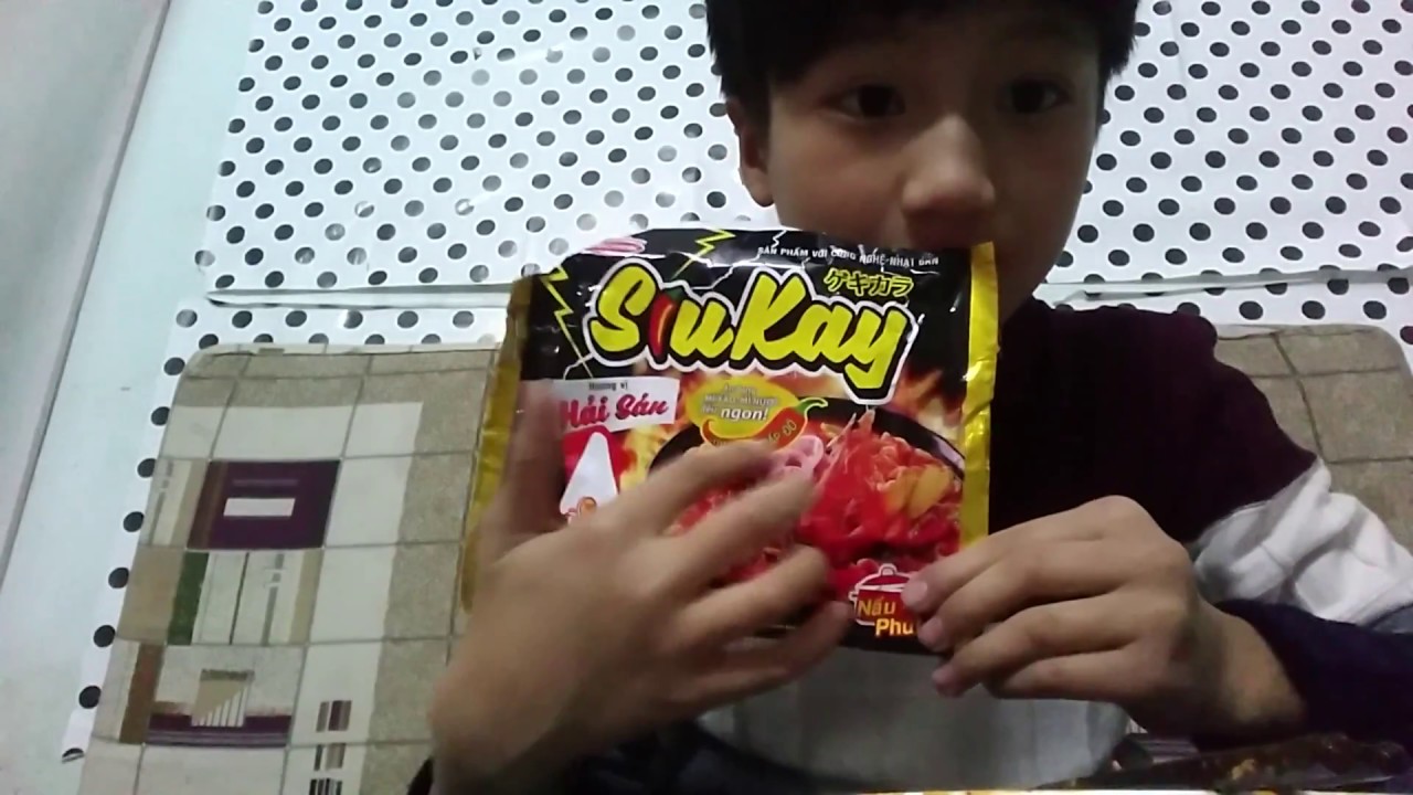 NTK ăn mì siu cay cấp độ 7 - YouTube