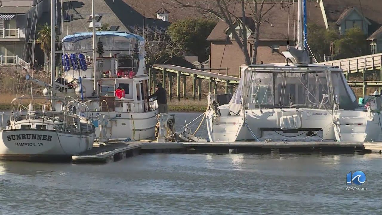 Boat owners prepped for the storm ahead of heavy winds - YouTube