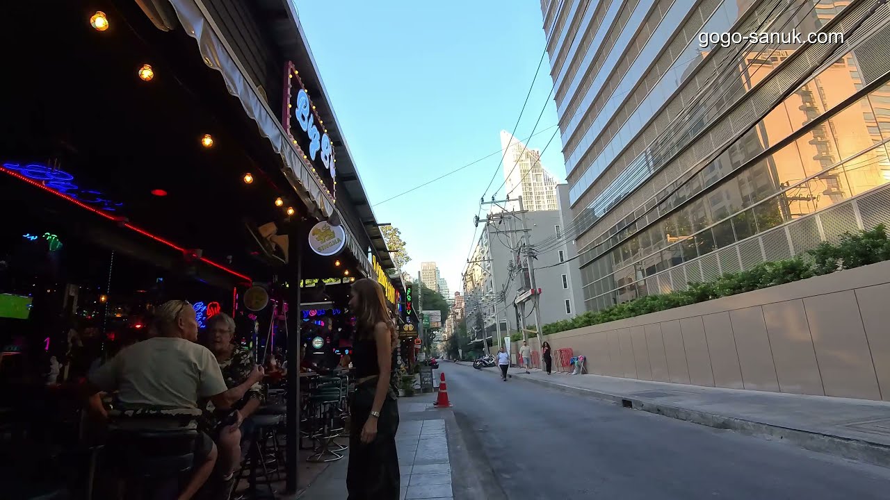 Sukhumvit Soi 7 - Bangkok Daytime - YouTube