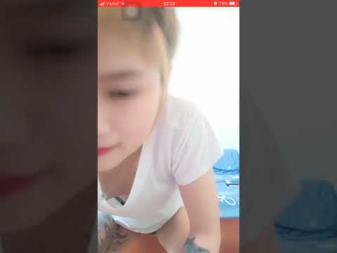 Bigo em gái lộ ty không mặc áo ngực