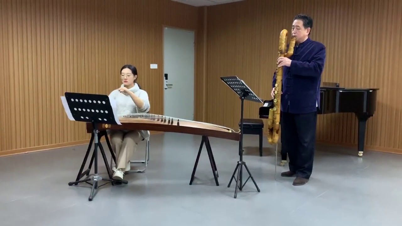 Huge xiao 箫 (Chinese vertical bamboo flute) - YouTube