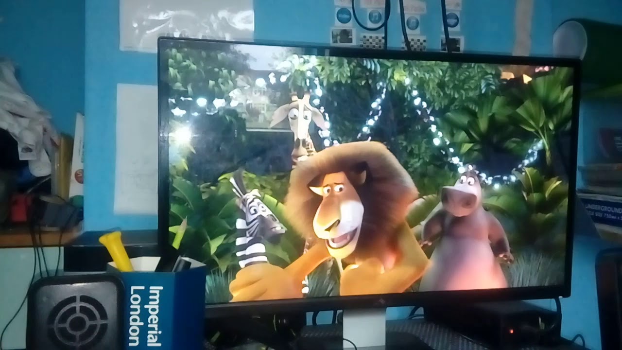 Madagascar Alex The Lion Makes Mort Cry - YouTube