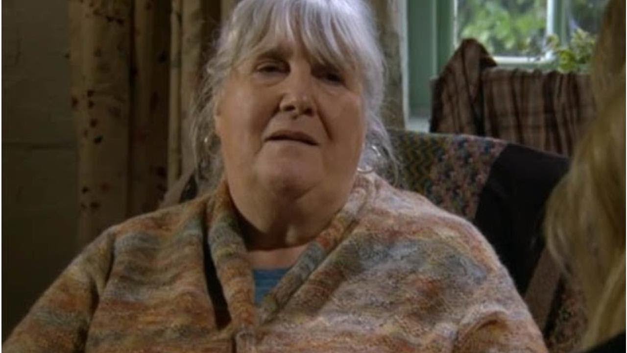 Emmerdale confirms heartbreaking death for legend Lisa Dingle - YouTube