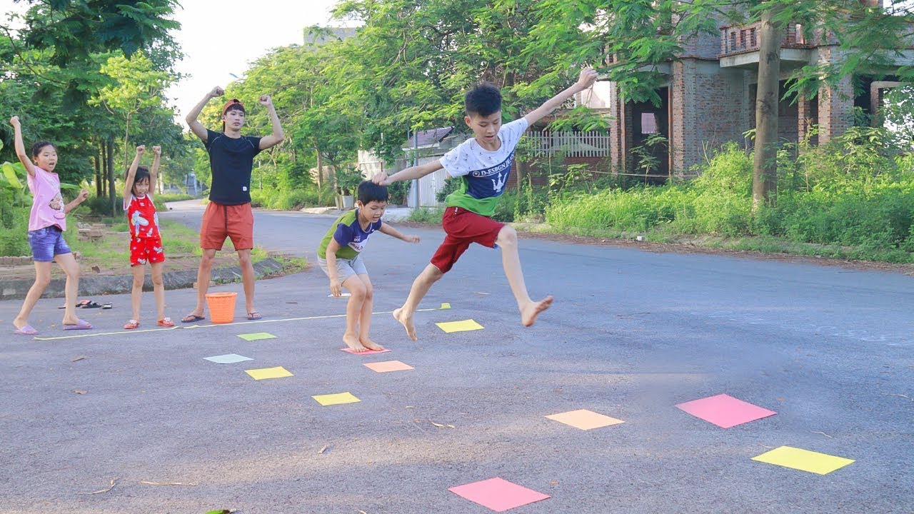 Kids go to School Play Musical Rainbow Take it Ball | Kids Play Active ...