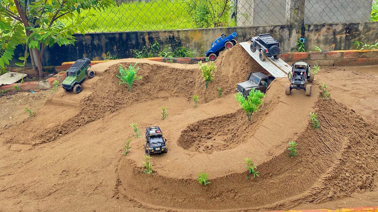 Rc car driving over obstacles and high bridges,Rc Jeep Toyota Hilux ...
