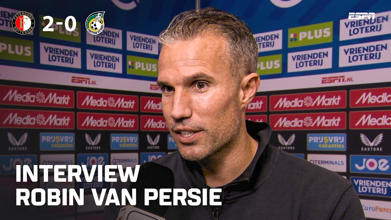 Robin van Persie geniet van Ahmedhodžić en Watanabe: "IJzersterk... Zo ...
