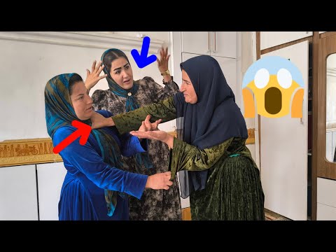 Zahra'nın evinde şiddetli bir çatışma var! Muhammed ve Aaliyah'ın annesi.