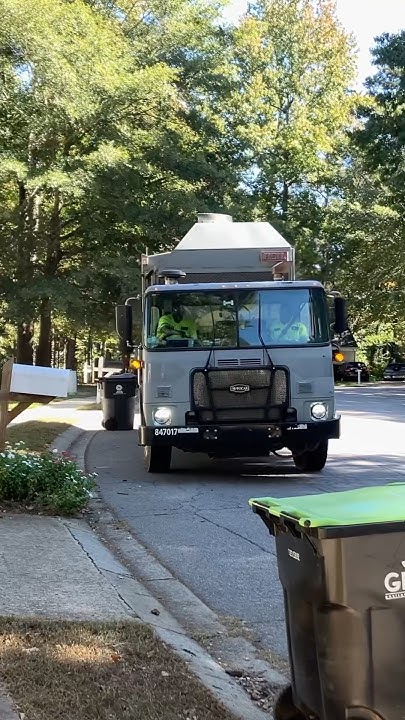 GFL Autocar ACX/HEIL Python on garbage #automobile #garbagecollection # ...