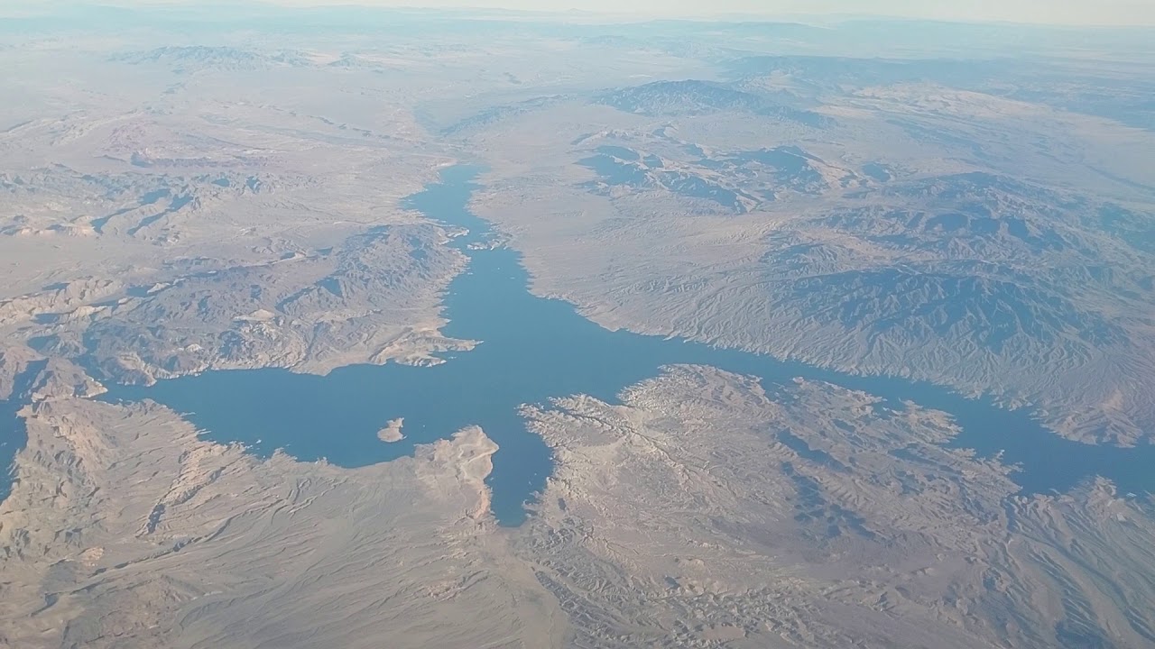 Flying over Lake Mead - YouTube
