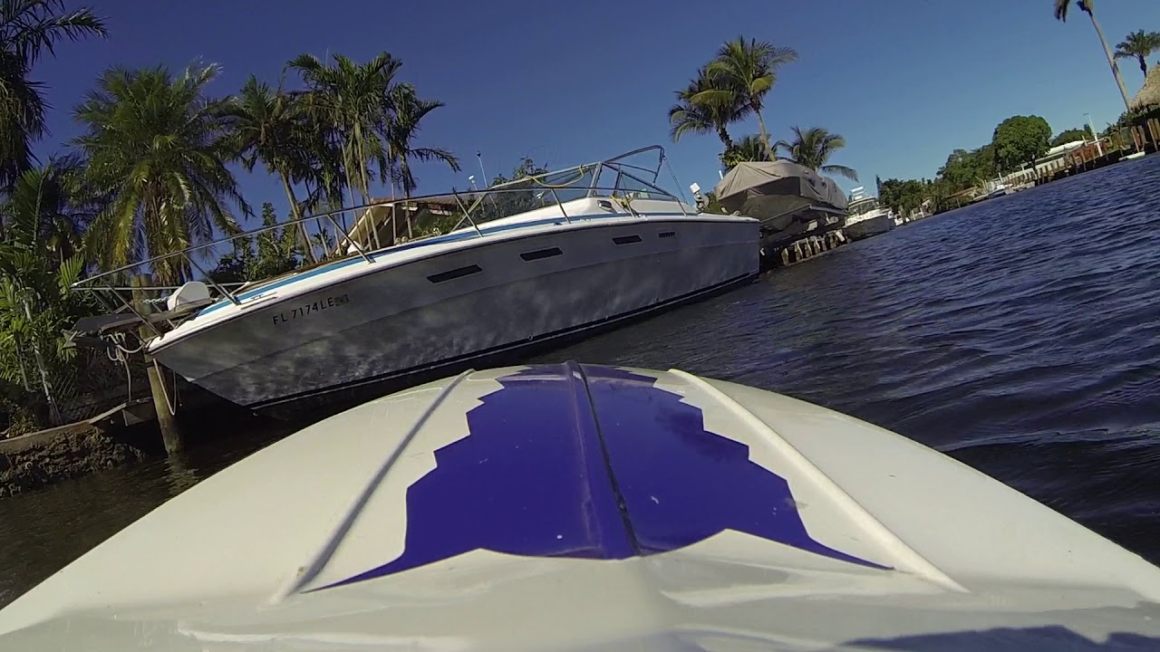 AMPS outdrives on Aeromarine 50" Apache. - YouTube