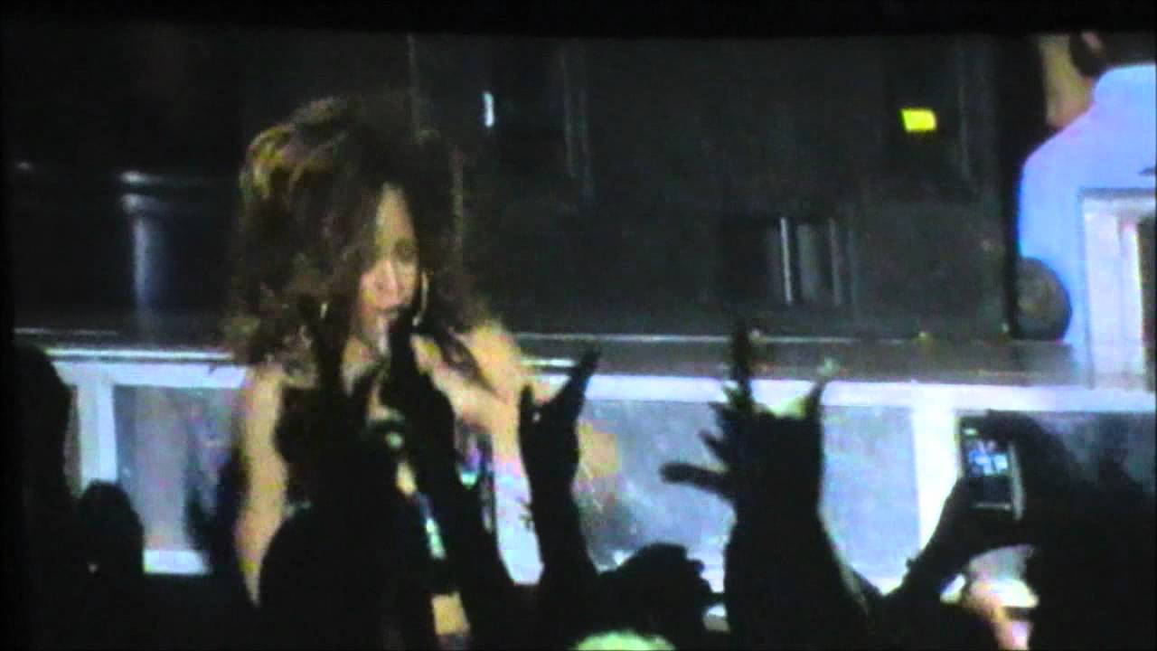 Rihanna- Loud Tour- London O2 Arena- Please Dont Stop The Music. - YouTube
