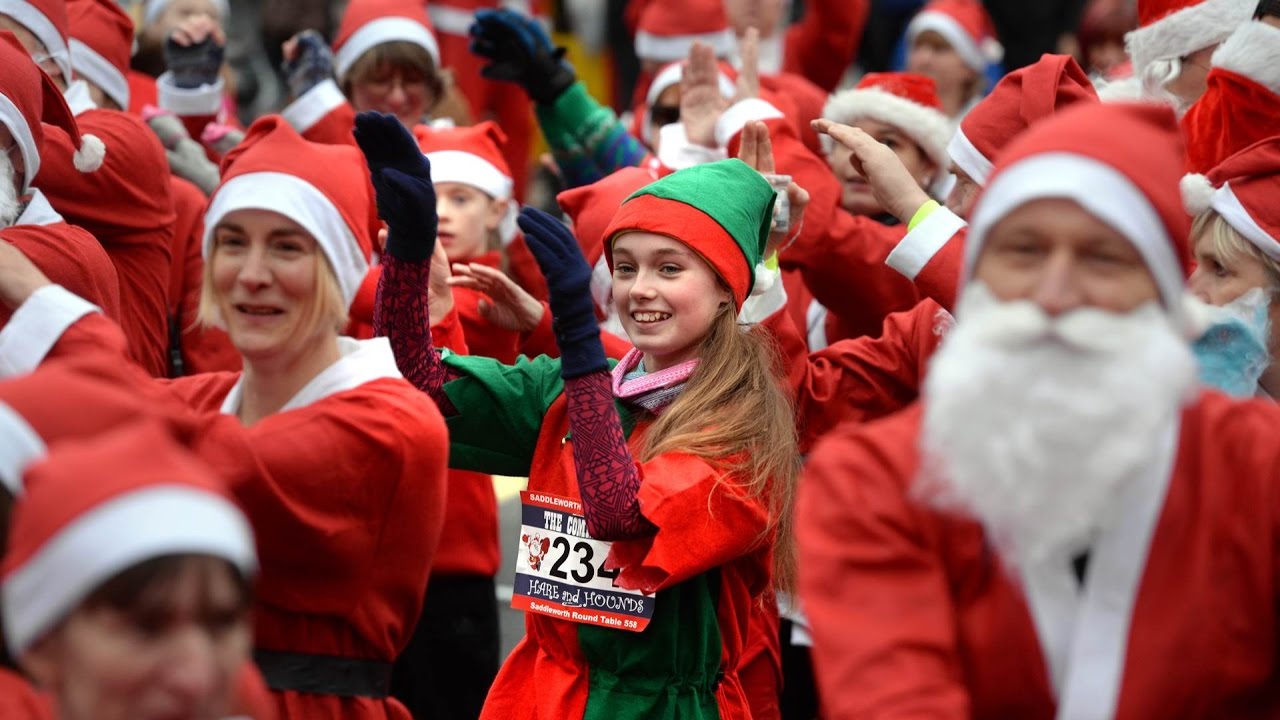 Saddleworth Round Table's second annual Santa Dash - YouTube