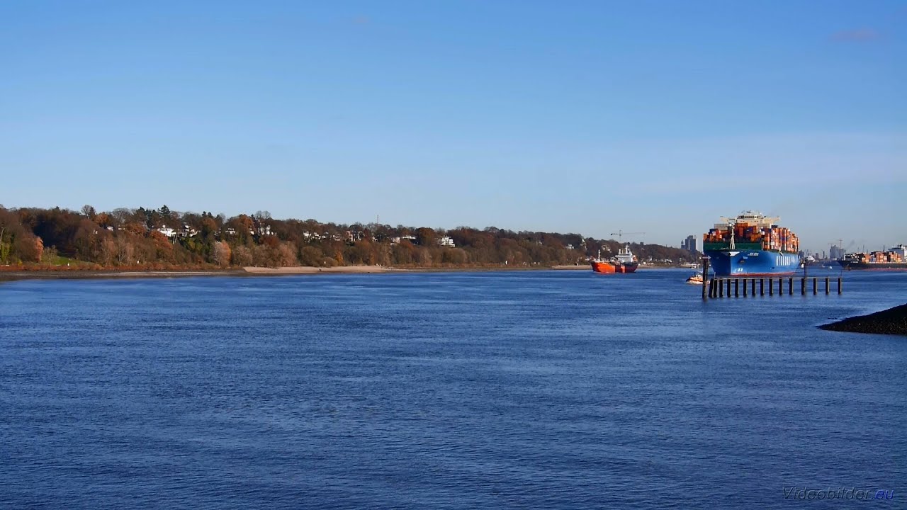 Hamburg, Finkenwerder, Elbufer, Blick zur Elbe, Containerschiffe - Full ...