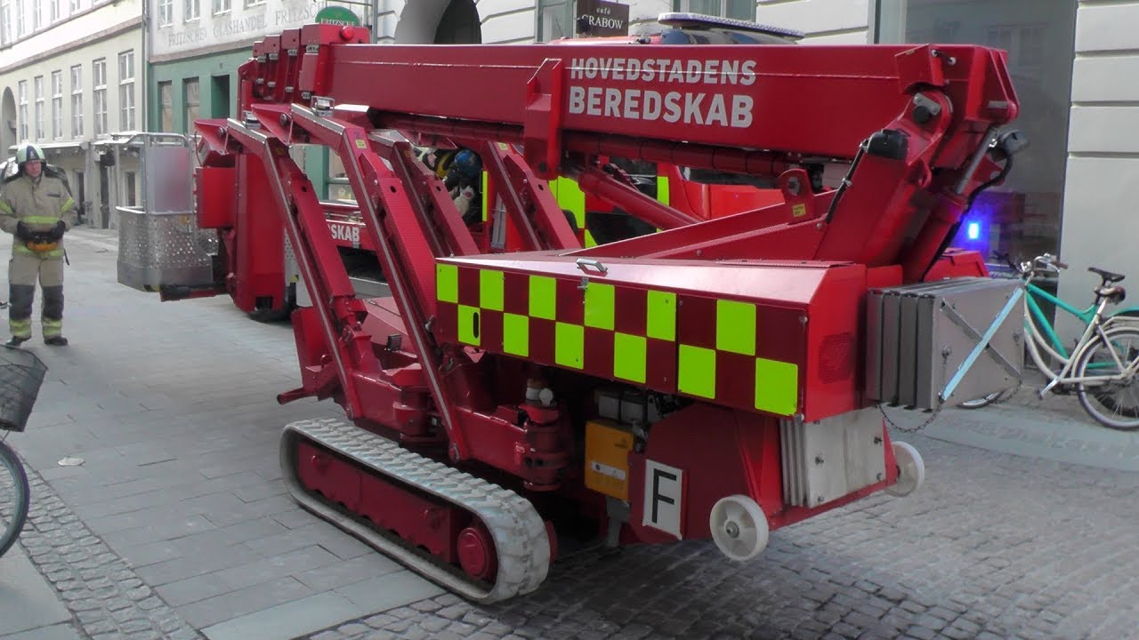 Copenhagen fire dept. using the Ommelift on scene at a fire - YouTube