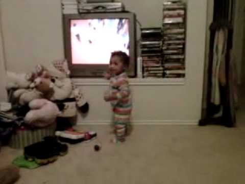 Baby Dancing to Fresh Beat Band.3GP