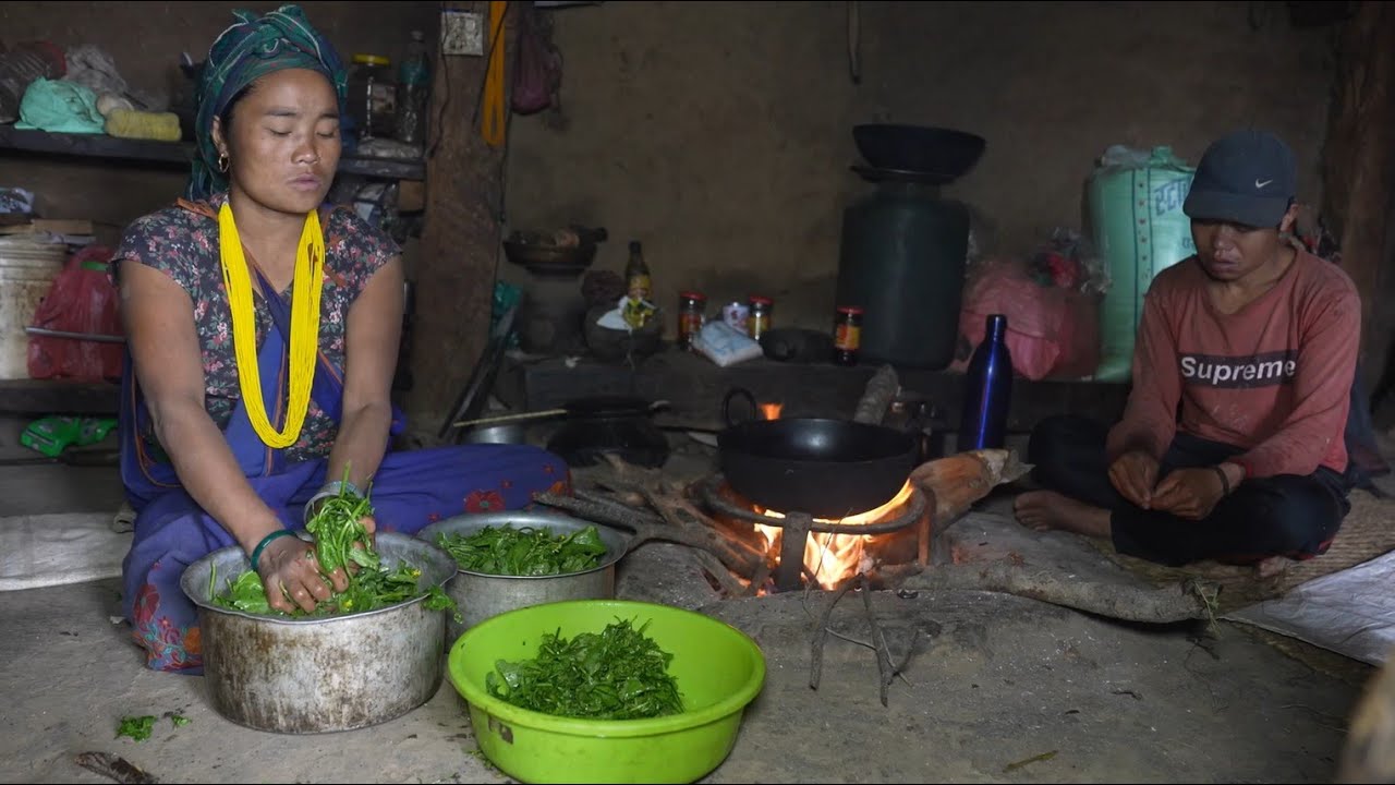 Mum cooks delicious green food recipe in village - YouTube