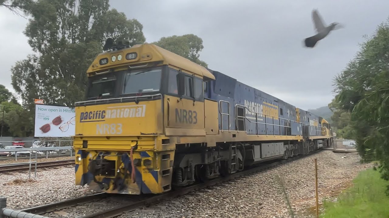 4MP7 With #NR83 #NR98 #9323 #9321 Flying Through Mitcham - YouTube