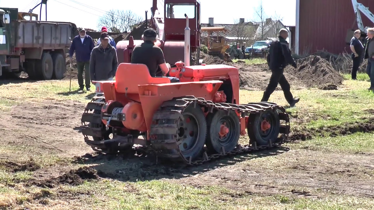 An old Fiat crawler tractor 2013 - YouTube