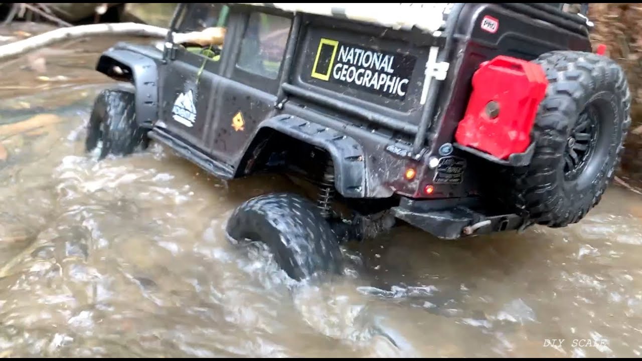 Traxxas TRX4 LandRover Defender RC Rock Crawler Mountain Trail ...