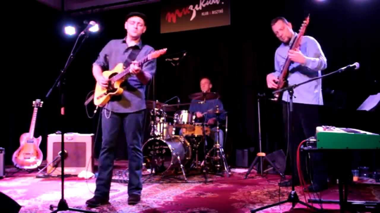 Little G Weevil & the Juke Joint Trio - Apple Picker 2015 live - YouTube