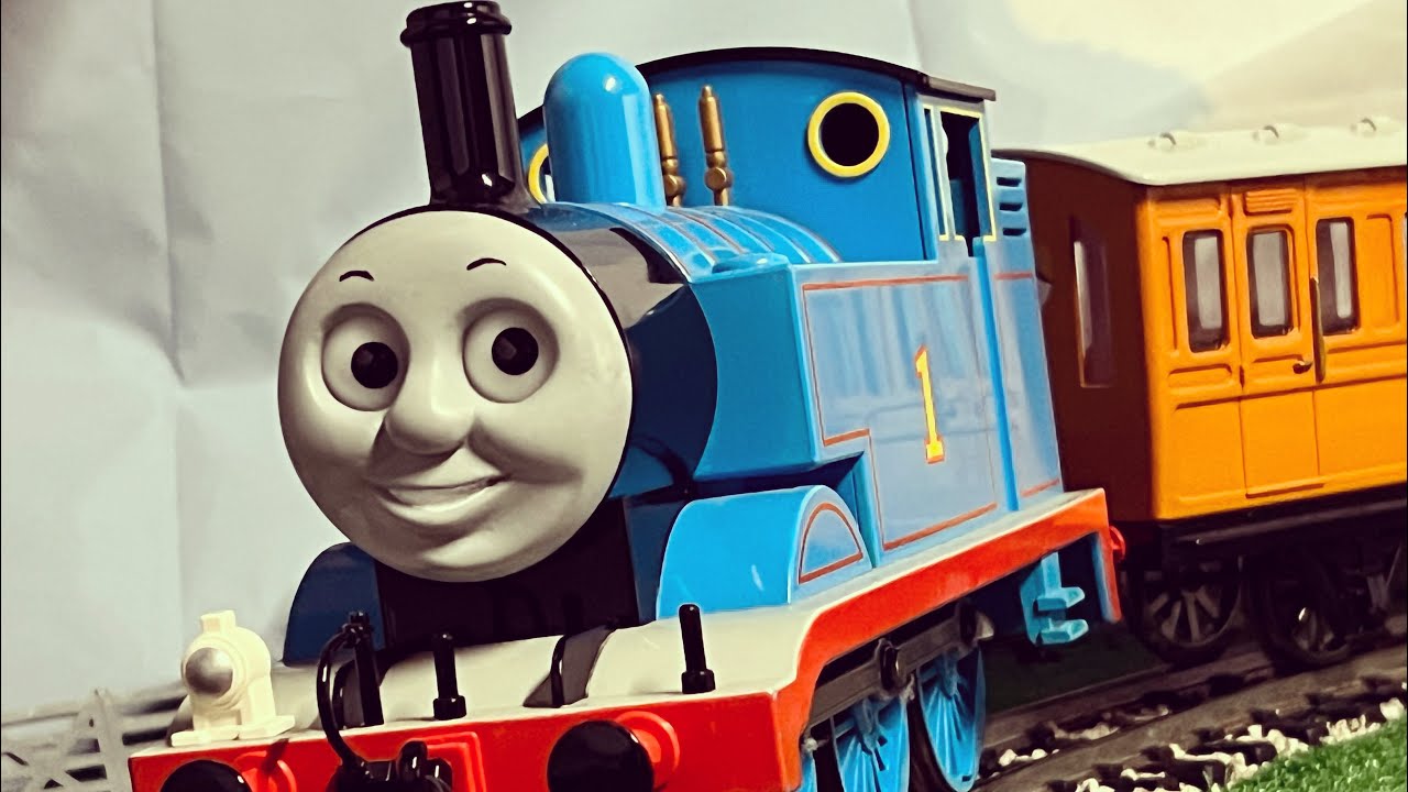 LARGE SCALE BACHMANN THOMAS PULLING ANNIE AND CLARABEL - YouTube