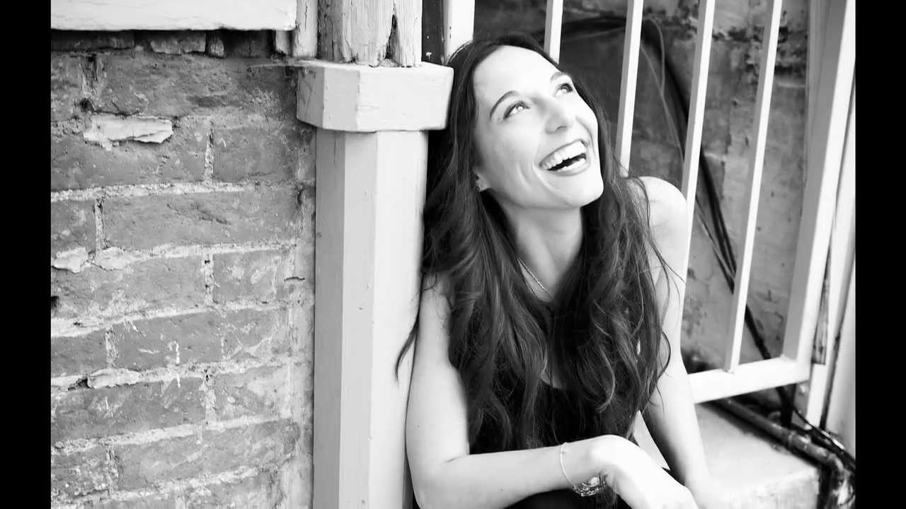 Jenni Alpert - Shining Light (Lyric Video) - YouTube