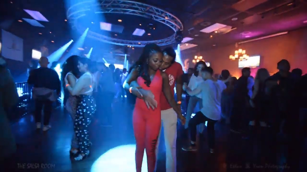 MATEO Bachata Social Dance At THE SALSA ROOM - YouTube