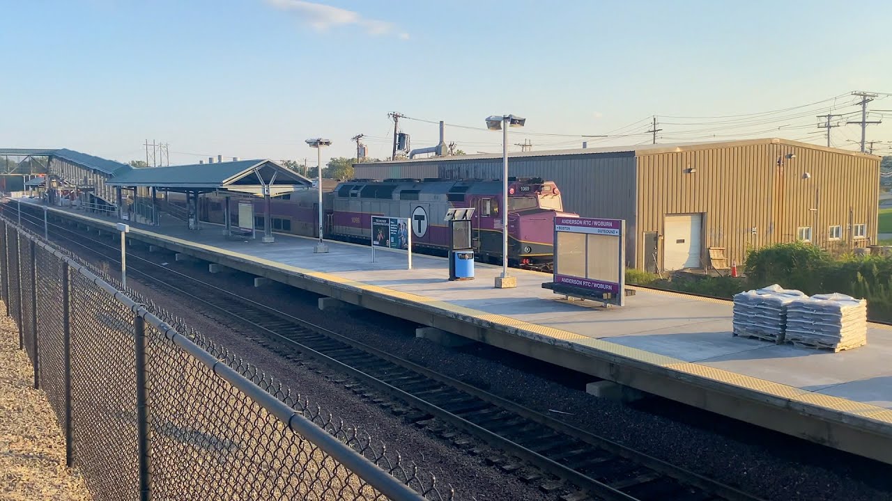 Express Train Flys Through Anderson Station in Woburn - YouTube