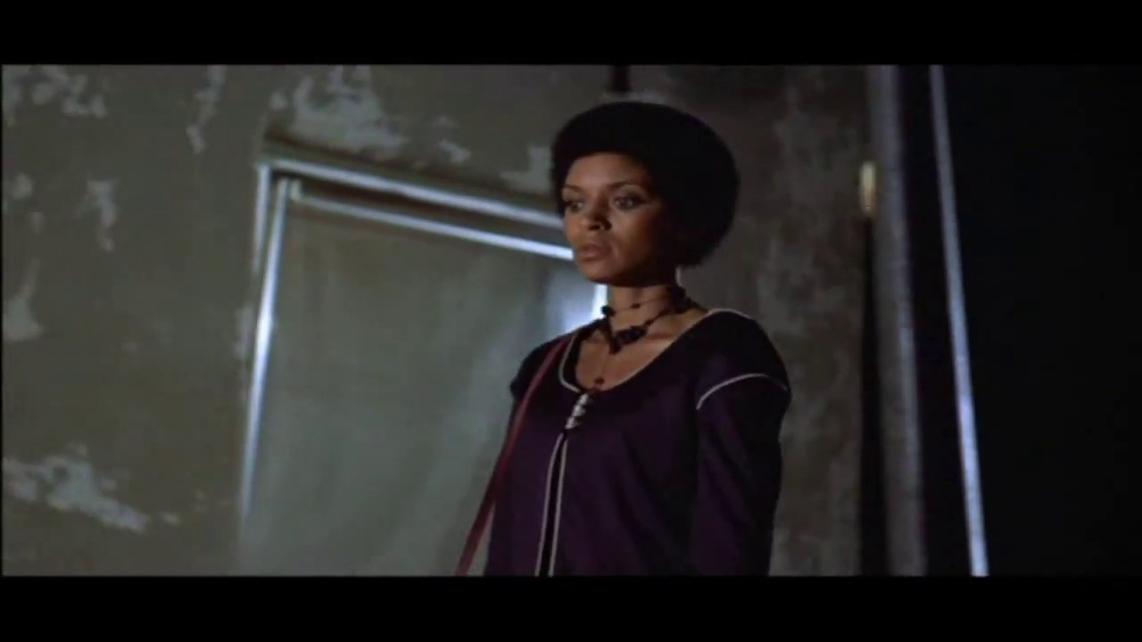 Chase scene from Blacula (1972) - YouTube