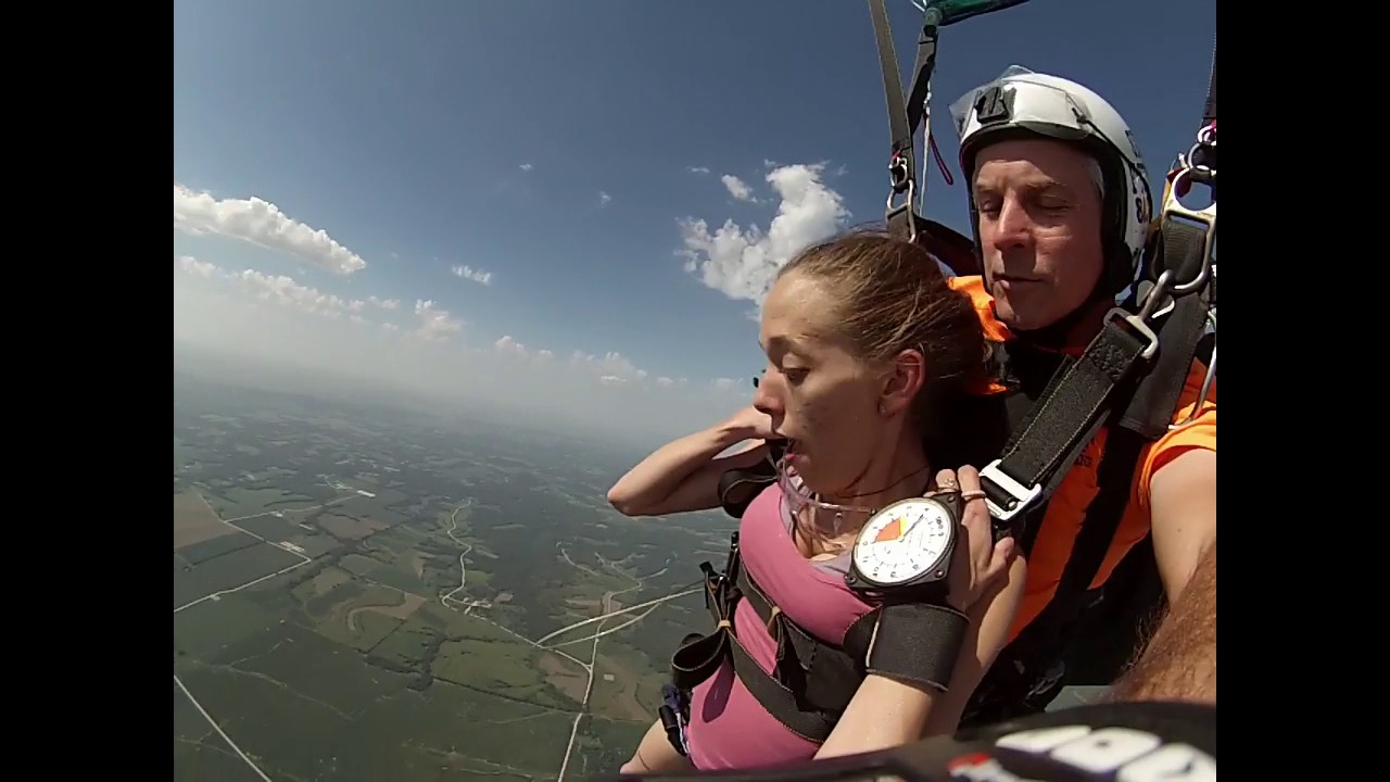 Jennifer Penrose goes skydiving at the Skydive Flying V Ranch - YouTube