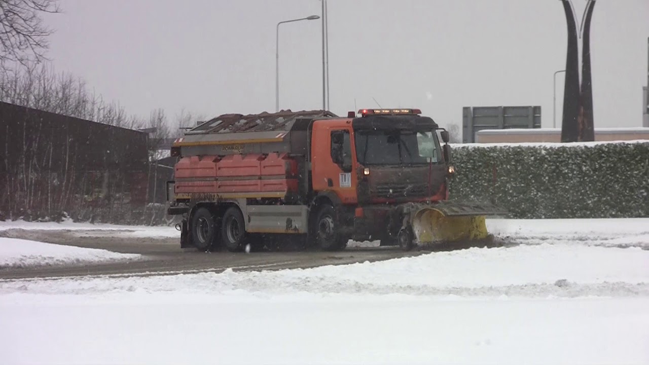 Snow Ploughing at Naas Ball and M7 Motorway Co.Kildare March 1st 2018 ...