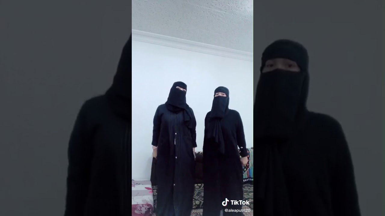 Saudi Arabia girl dance 😂 😂 😂 - YouTube