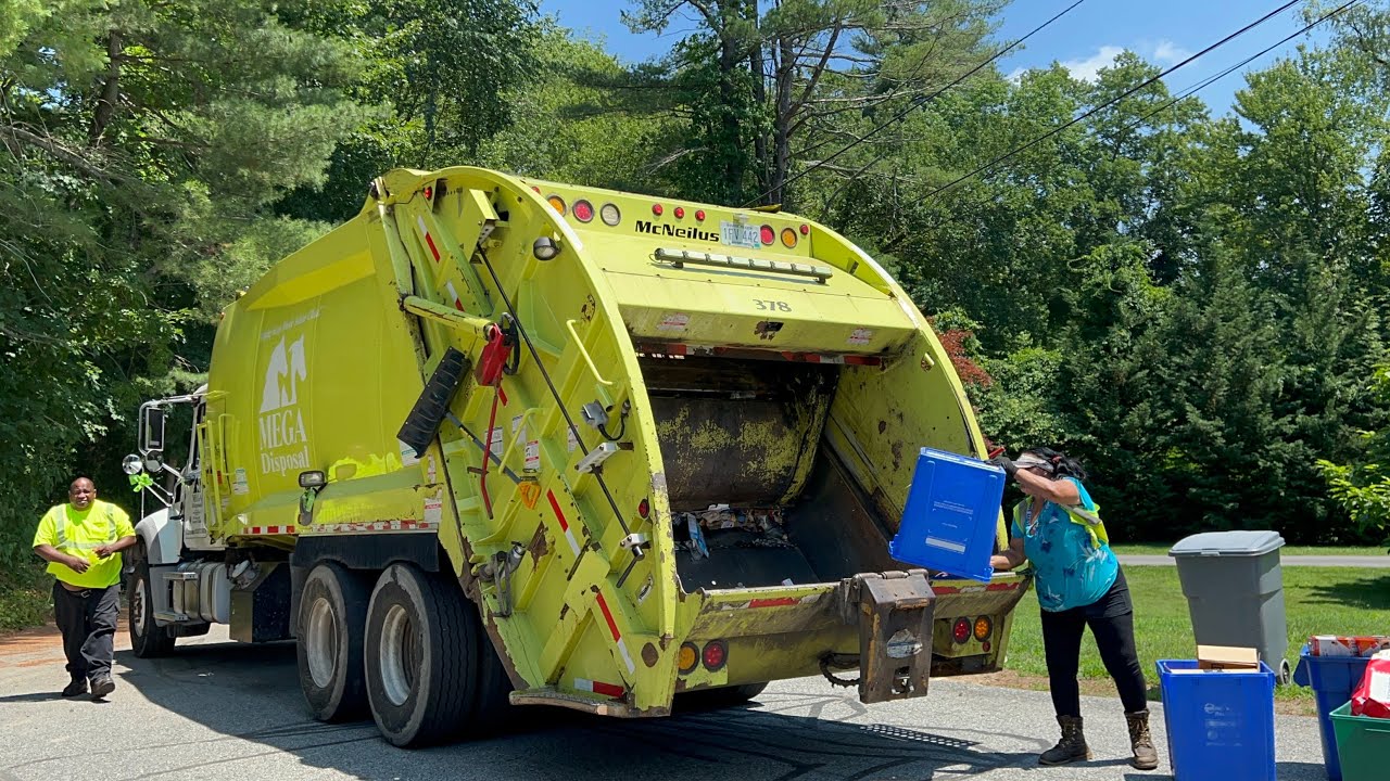 EX-Penn Waste Garbage Truck Packing Manual Recycling - YouTube